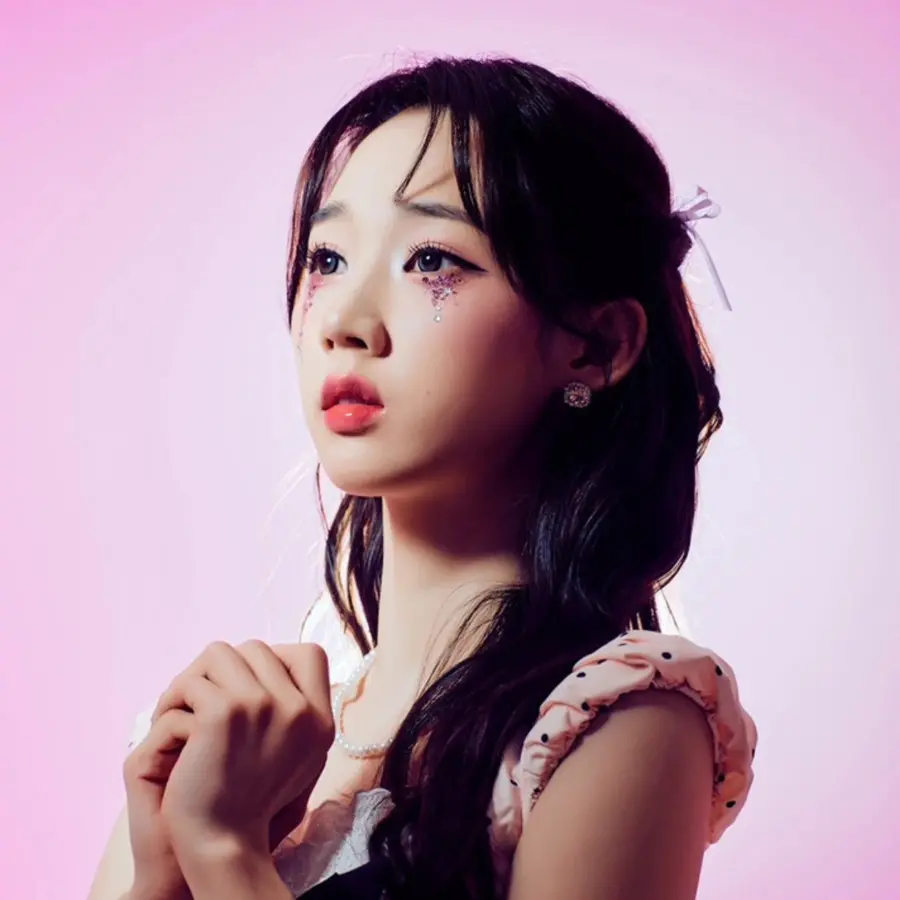 Shin Jiyoon (Weeekly) profile, age & facts (2026 updated) | kpopping