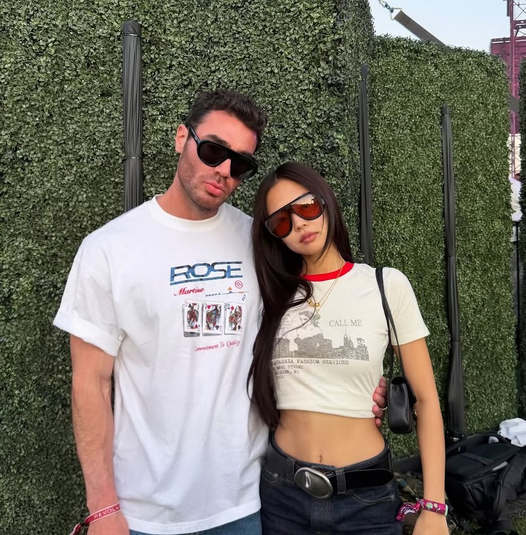 260412 Sam Woolf instagram update with JENNIE — HQ K-pop Photos
